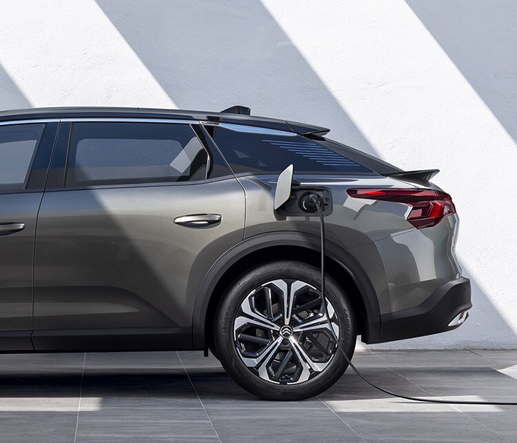 Citroën C5 X plug-in hybrid | exclusively available by customer order.